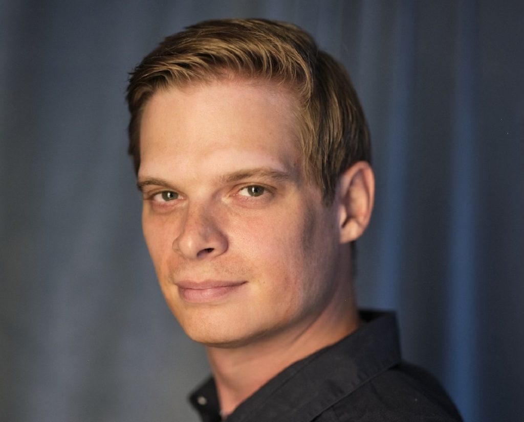 „Antihoaxeri“ sa museli zblázniť: Premiér vraj riadi hybridnú operáciu