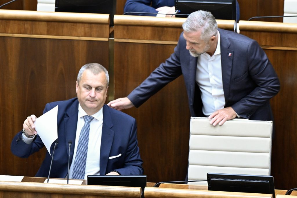 Delegácia národnej rady odcestovala do Moskvy, vedú ju Danko a Tibor ...