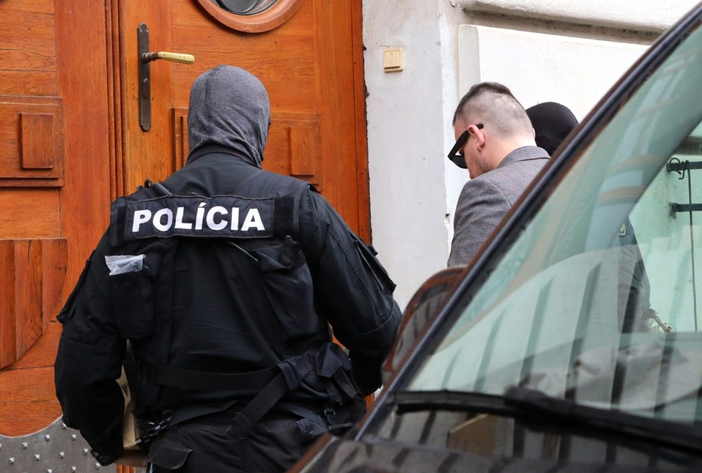 Proces s Bombicom, kajúcnik Bernard Slobodník, Lajčák, Epstein a ...