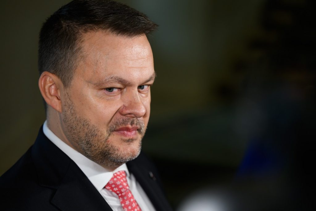 Migaľ si robí kampaň pred oltárom, opozičná poslankyňa žiada biskupov o ...